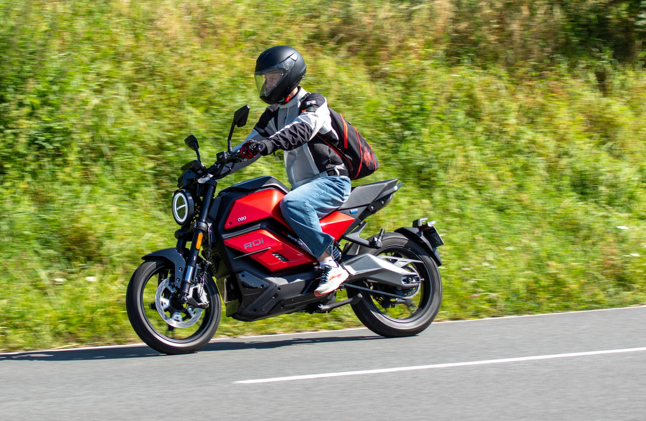 Vollwert-Stromer: Die NIU RQi Sport – Puls Magazin