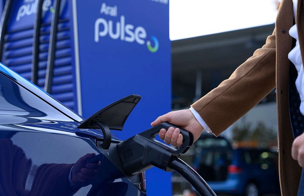 Aral Pulse eröffnet vier neue Ladeparks – Puls Magazin